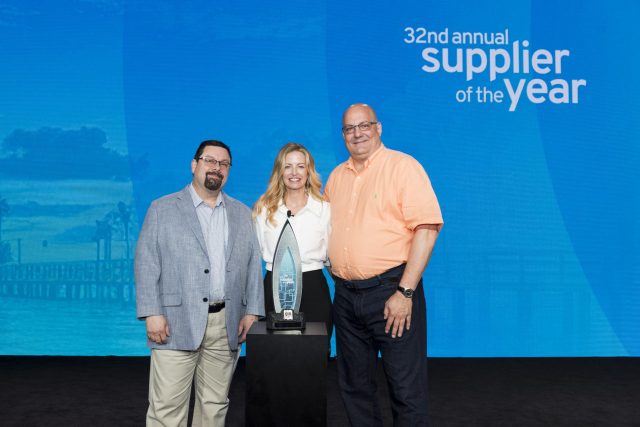写真左：Matthew Calcaterra(NSNA・Senior Manager of Business Development)､中央 ...
